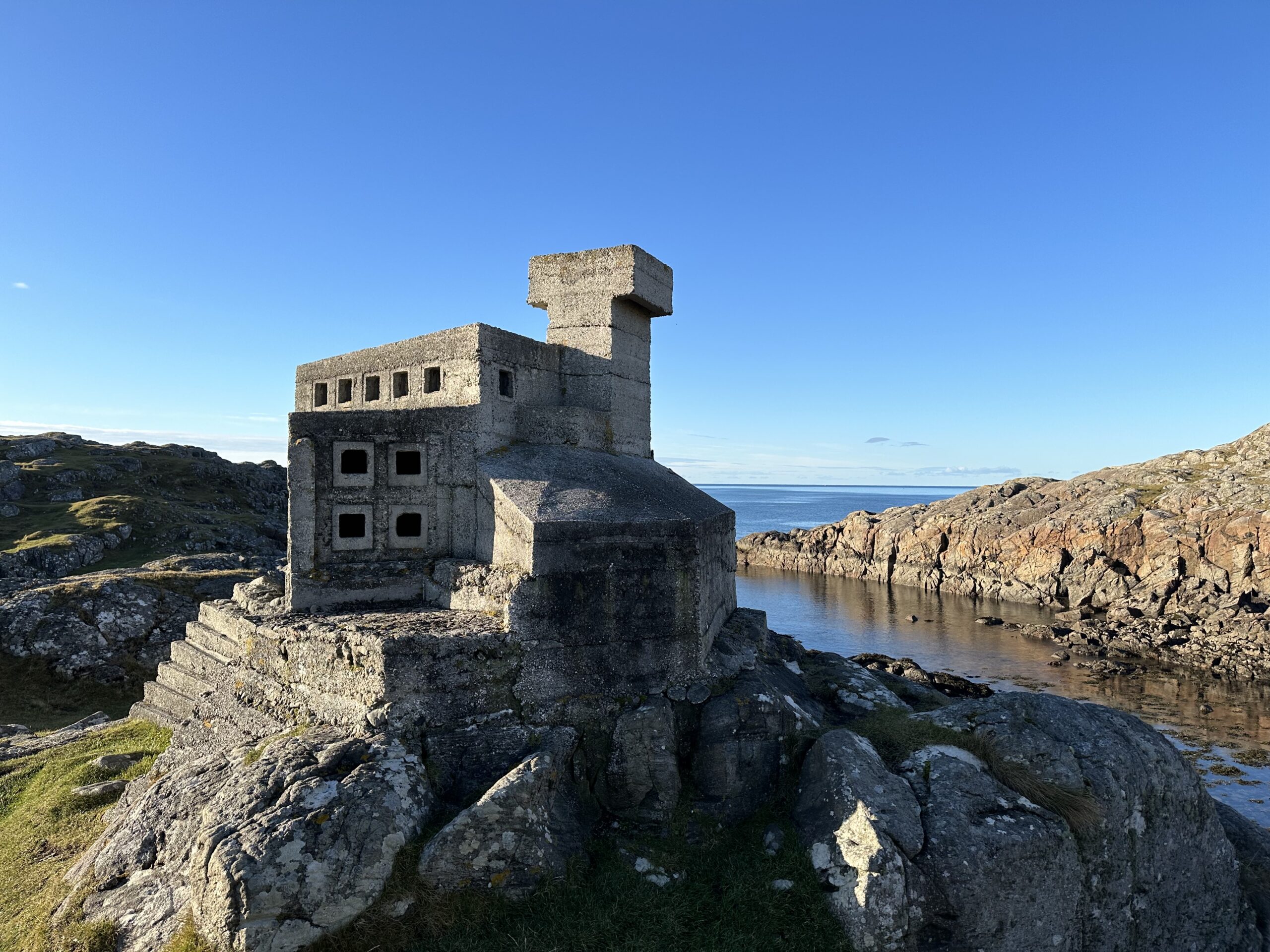 The ‘Hermit’s Castle’, Achmelvich, Sutherland – The Folly Flaneuse