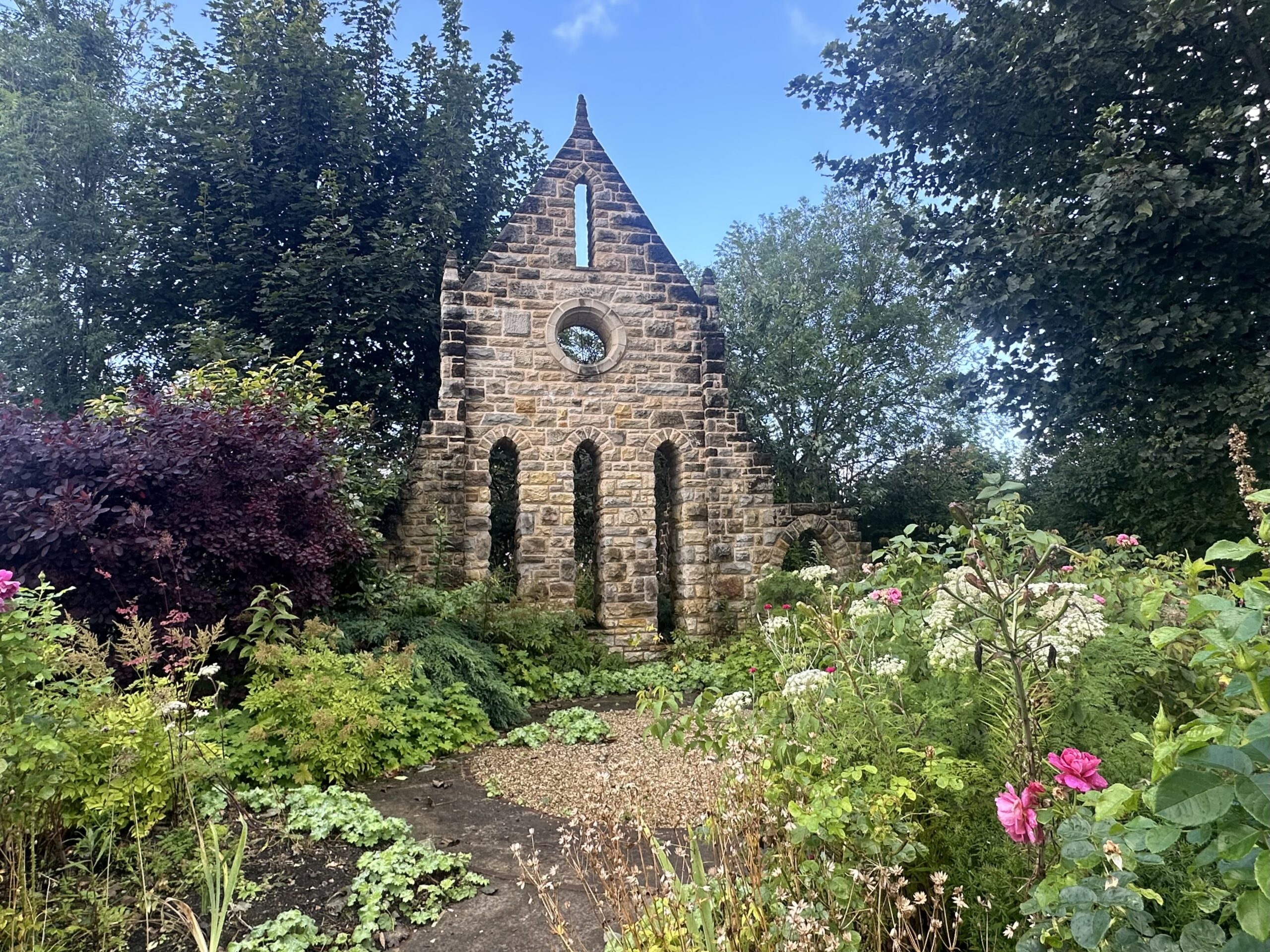 Kilwinning Abbey – The Folly Flaneuse